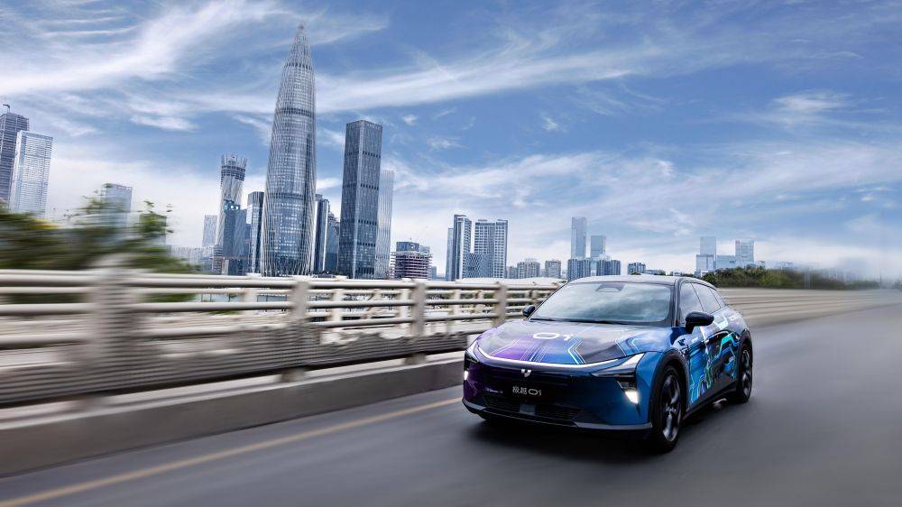 采用独创 JIYUE AVATAR 设计理念 极越 01 亮相深圳改装车展 | 爱范儿