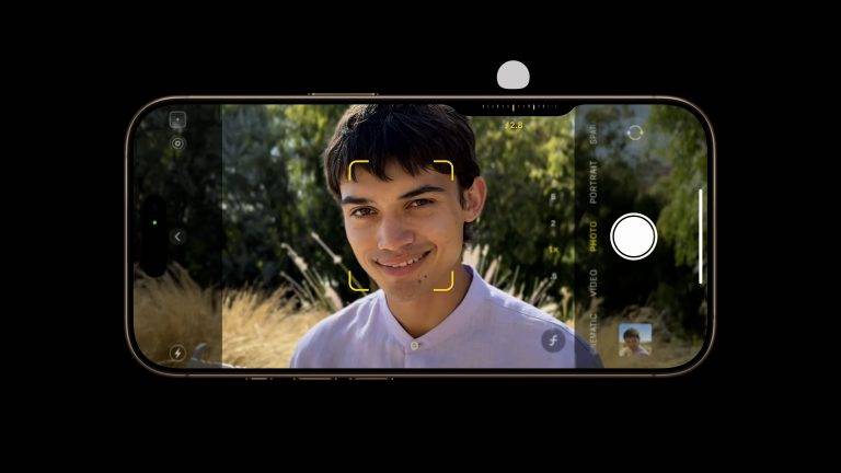 苹果刚刚发布史上首台 AI iPhone，最大亮点是按键 | 爱范儿