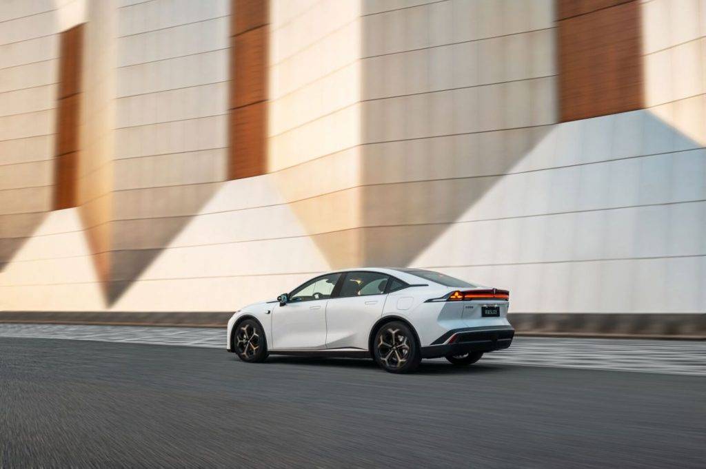 2025款SL03焕新上市，与深蓝L07组成双轿车产品阵容 | 爱范儿