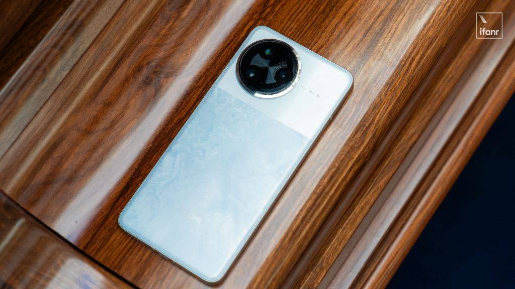 REDMI K80 Pro 体验：又一台 6000 mAh 破百快充的旗舰，性能更强更专注 | 爱范儿