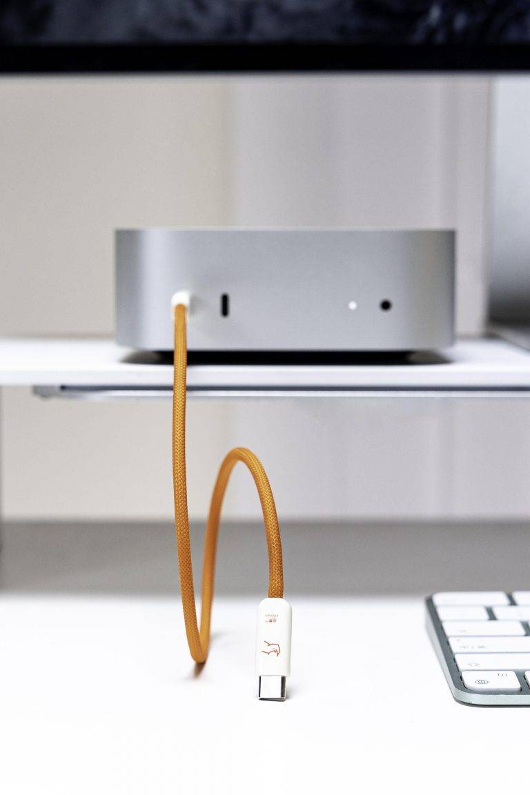 独家首测：全新 Mac mini 的 Type-C 接口能供电了？实测后，我们发现了苹果的秘密 | 爱范儿