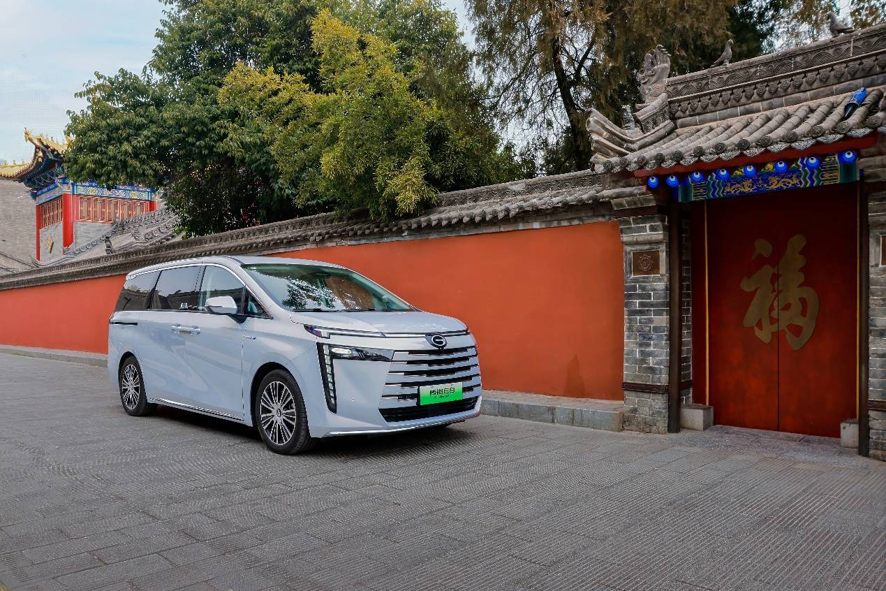 中型MPV冠军传祺E8+上市，PRO+限时一口价20.98万元 | 爱范儿