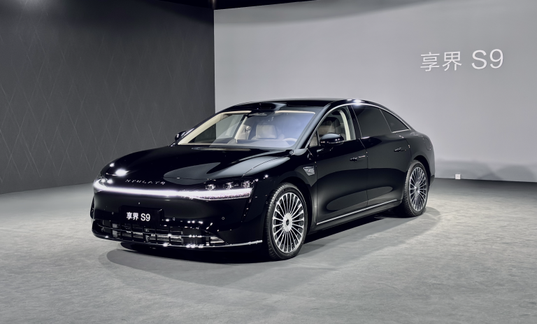 鸿蒙智行上新！问界 M5 降 2 万，享界 S9 降 8 万，还有「王炸」没出手 | 爱范儿