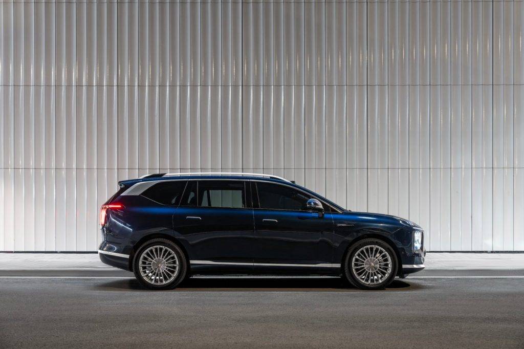 26.98 万元起，价格拉到极限的广汽昊铂 HL，想要掀翻理想 L8 和问界 M8 | 爱范儿