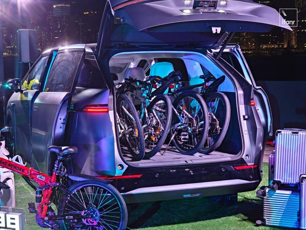 35.98 万元起，新款小鹏 X9 在香港发布，L3 智驾今年落地 | 爱范儿