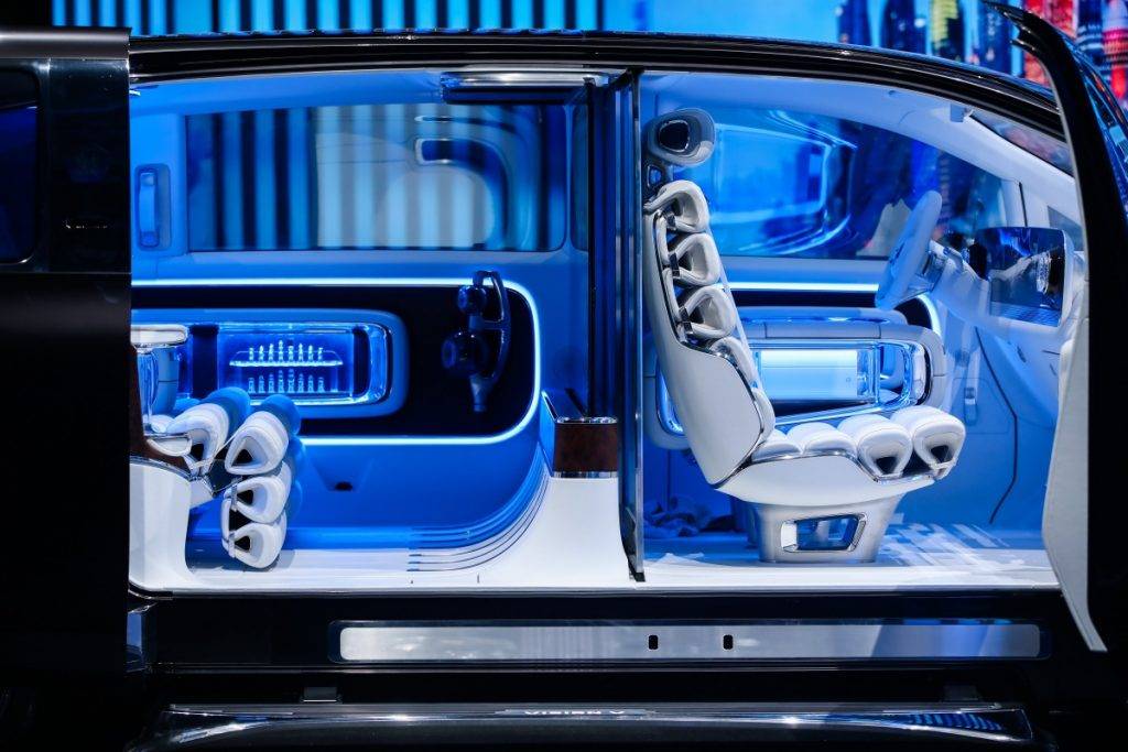 奔驰发布 MPV 概念车 VISION V，内饰科幻，前脸长了「8 块腹肌」 | 爱范儿