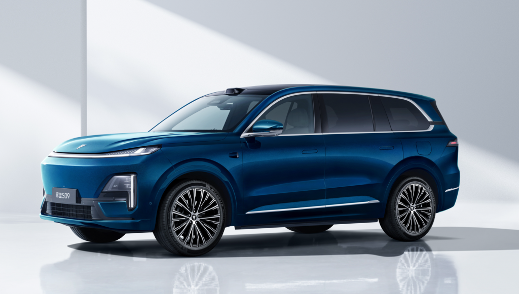 双鸿蒙齐上车，深蓝 S09 23.99 万元起售，还有一年价保期 | 爱范儿