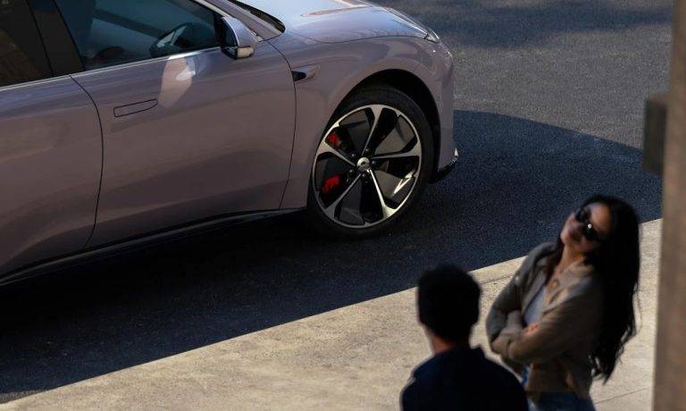 升级超 500 项！蔚来新 ET5 & ET5T 29.8 万元起，底盘成为最大亮点 | 爱范儿