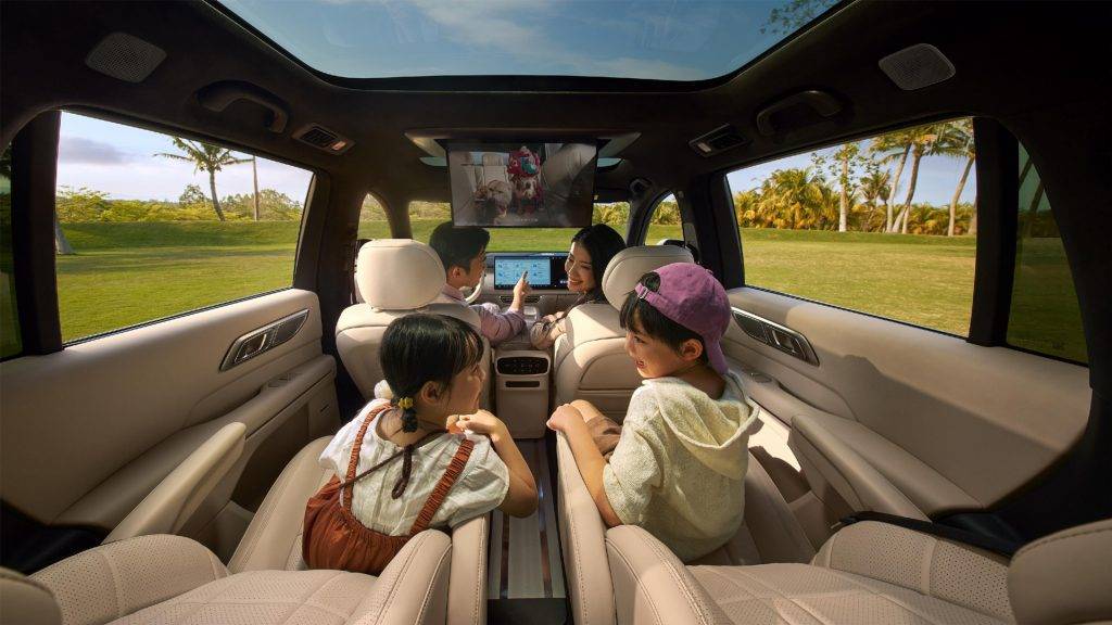 双鸿蒙齐上车，深蓝 S09 23.99 万元起售，还有一年价保期 | 爱范儿