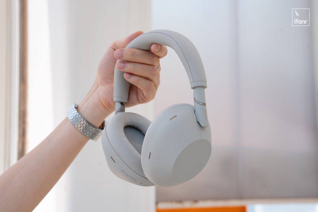 索尼 WH-1000XM6 首发评测：一款迟到三年的索尼旗舰降噪耳机 | 爱范儿