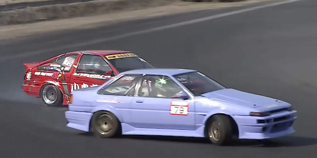 《头文字 D 》上映 20 周年：AE86、土屋圭市与青春酷尽 | 爱范儿