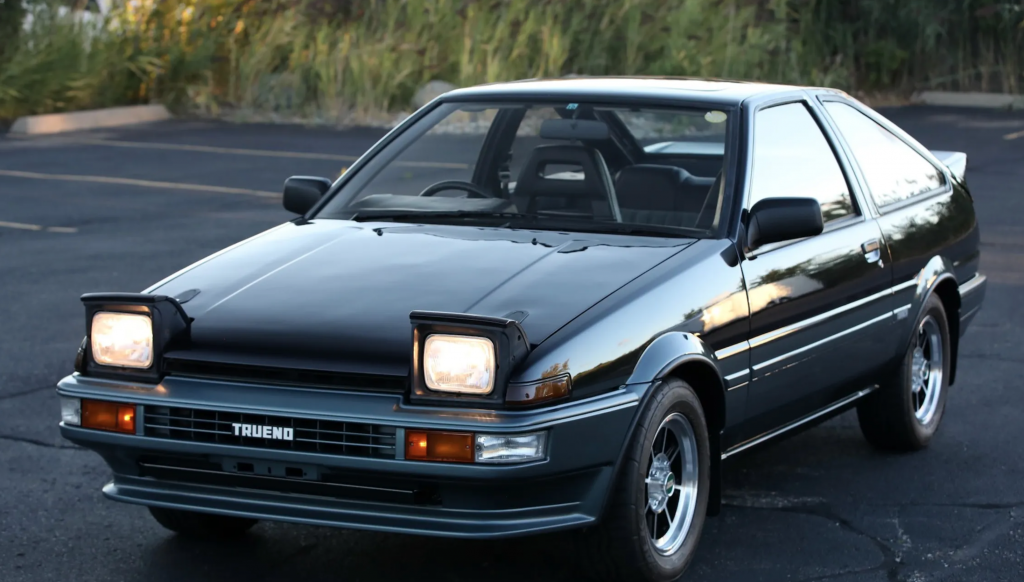 《头文字 D 》上映 20 周年：AE86、土屋圭市与青春酷尽 | 爱范儿