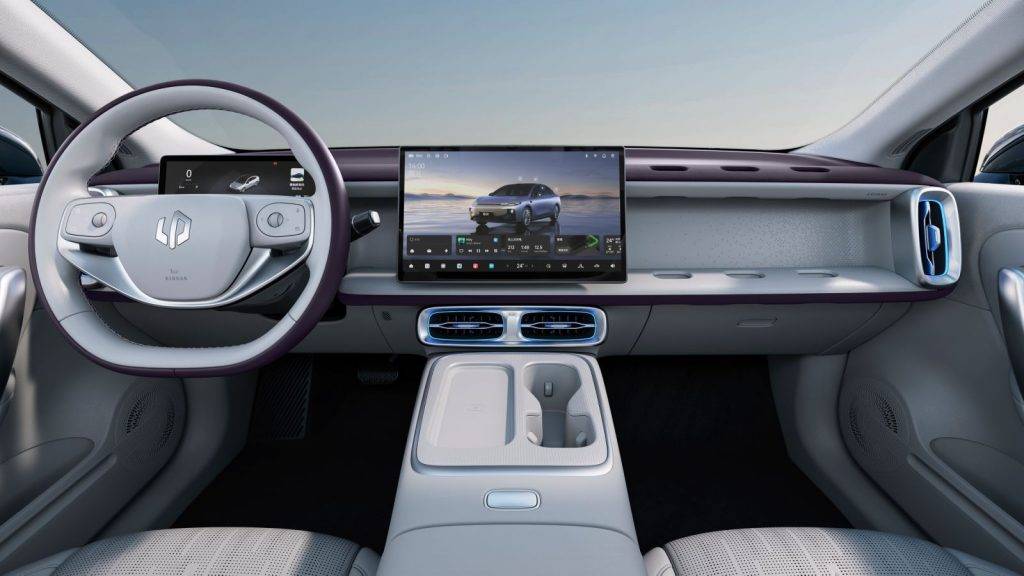 8.98 万元起的零跑 B01，是现在最具性价比的 10 万元级轿车 | 爱范儿