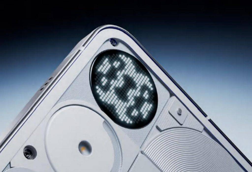 专访 Nothing 设计总监 Adam Bates：手机行业有一些共识，但我们并不在乎 | 爱范儿