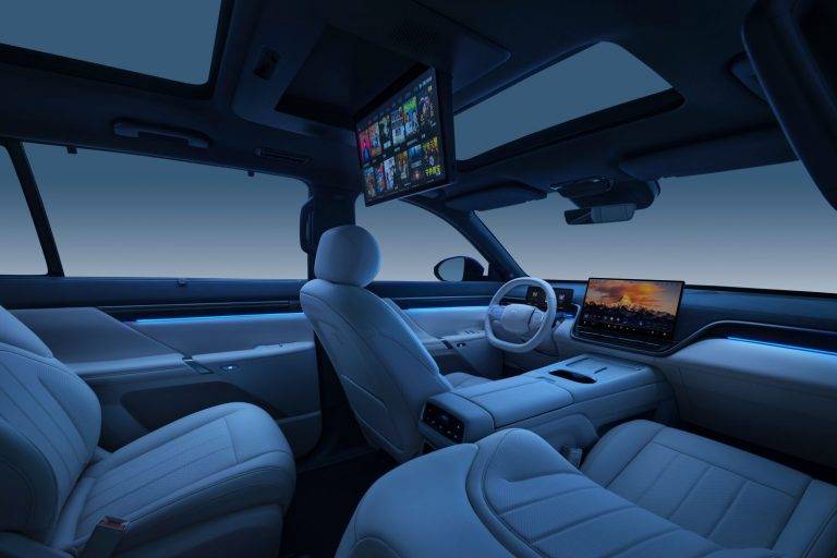 奕派 008 推出 2026 款，17.36 万起配置升级，风神 L8 同场亮相 | 爱范儿