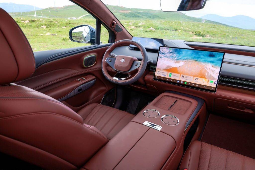 理想 L8 的配置卖 L6 的价格，昊铂 HL 增程版 26.98 万元起售，纯电续航 350km | 爱范儿