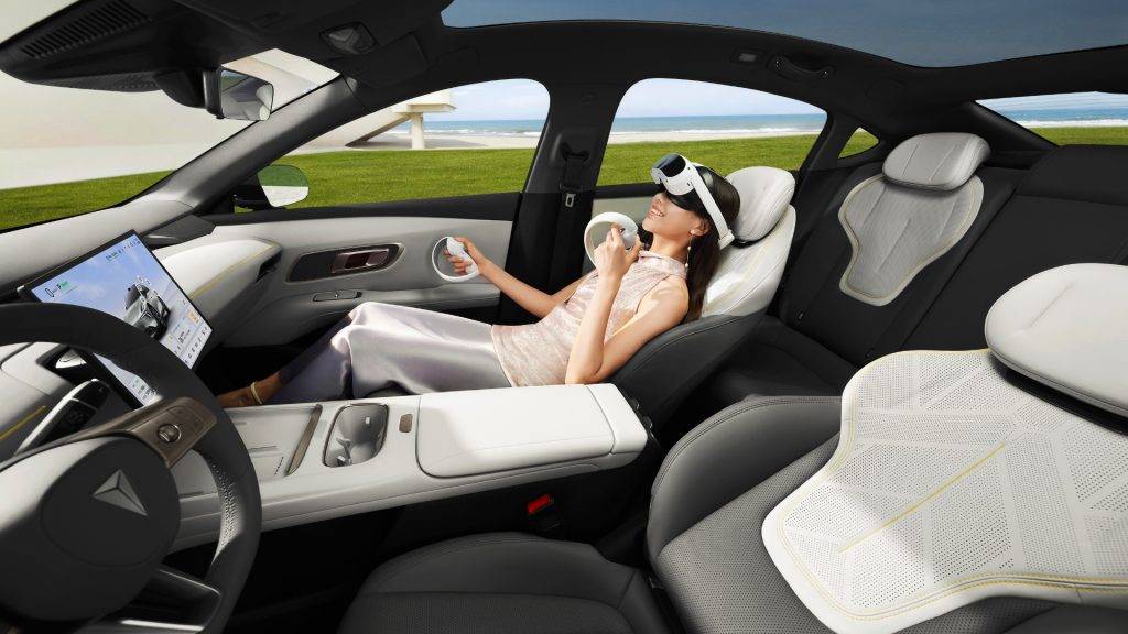 预售 13.99 万起！深蓝 L06 标配激光雷达＋法拉利同款悬架，硬刚 Model 3 | 爱范儿