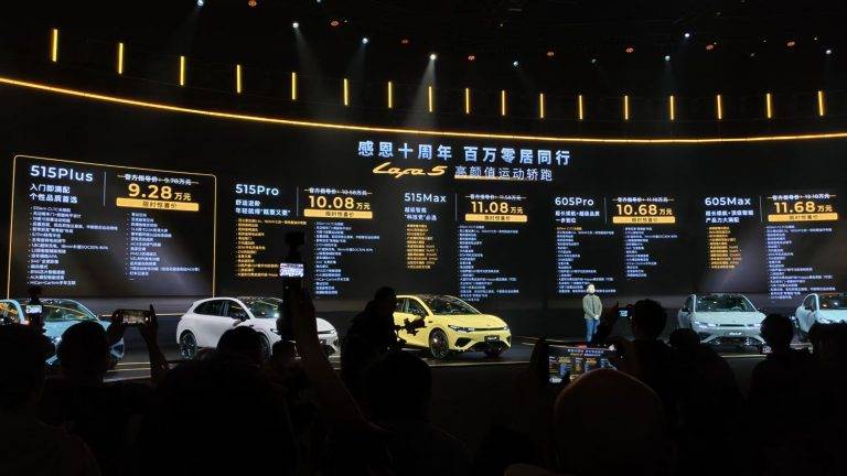 9.28 万起！刚刚上市的零跑 Lafa5，不是无聊的家用车 | 爱范儿